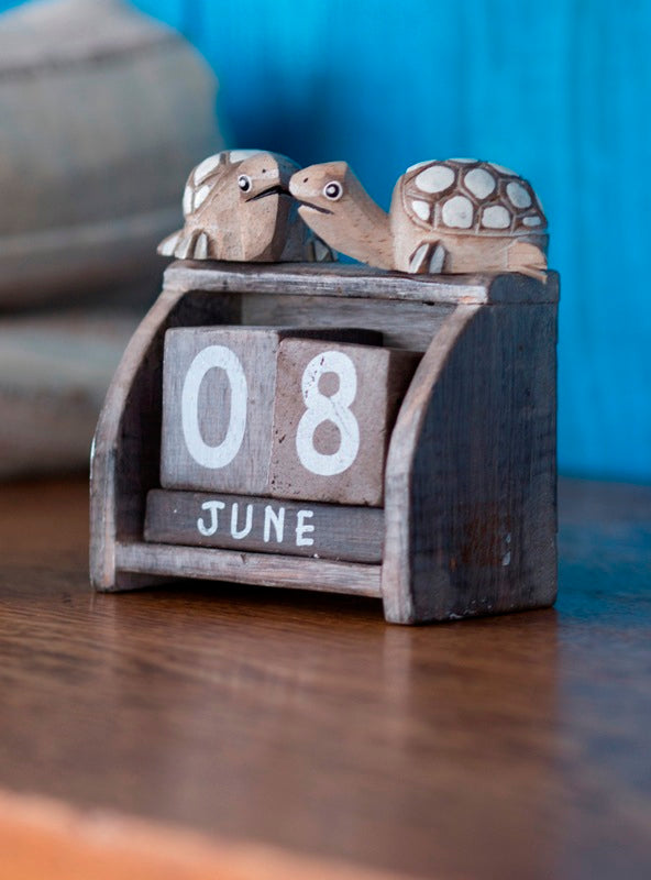 Small Wooden Turtle Calendar – Gringo Fairtrade
