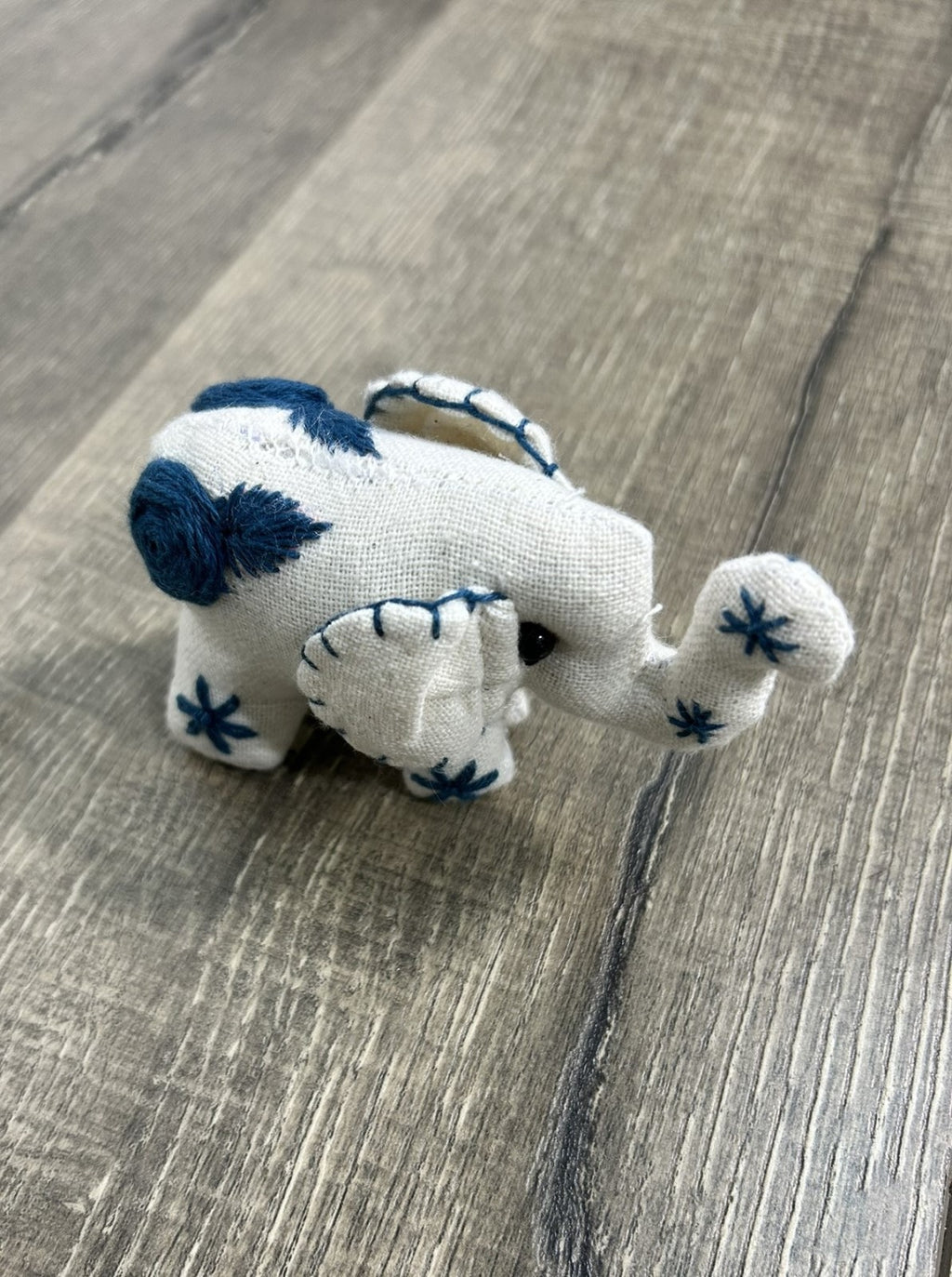 Small White Embroidered Elephant – Gringo Fairtrade